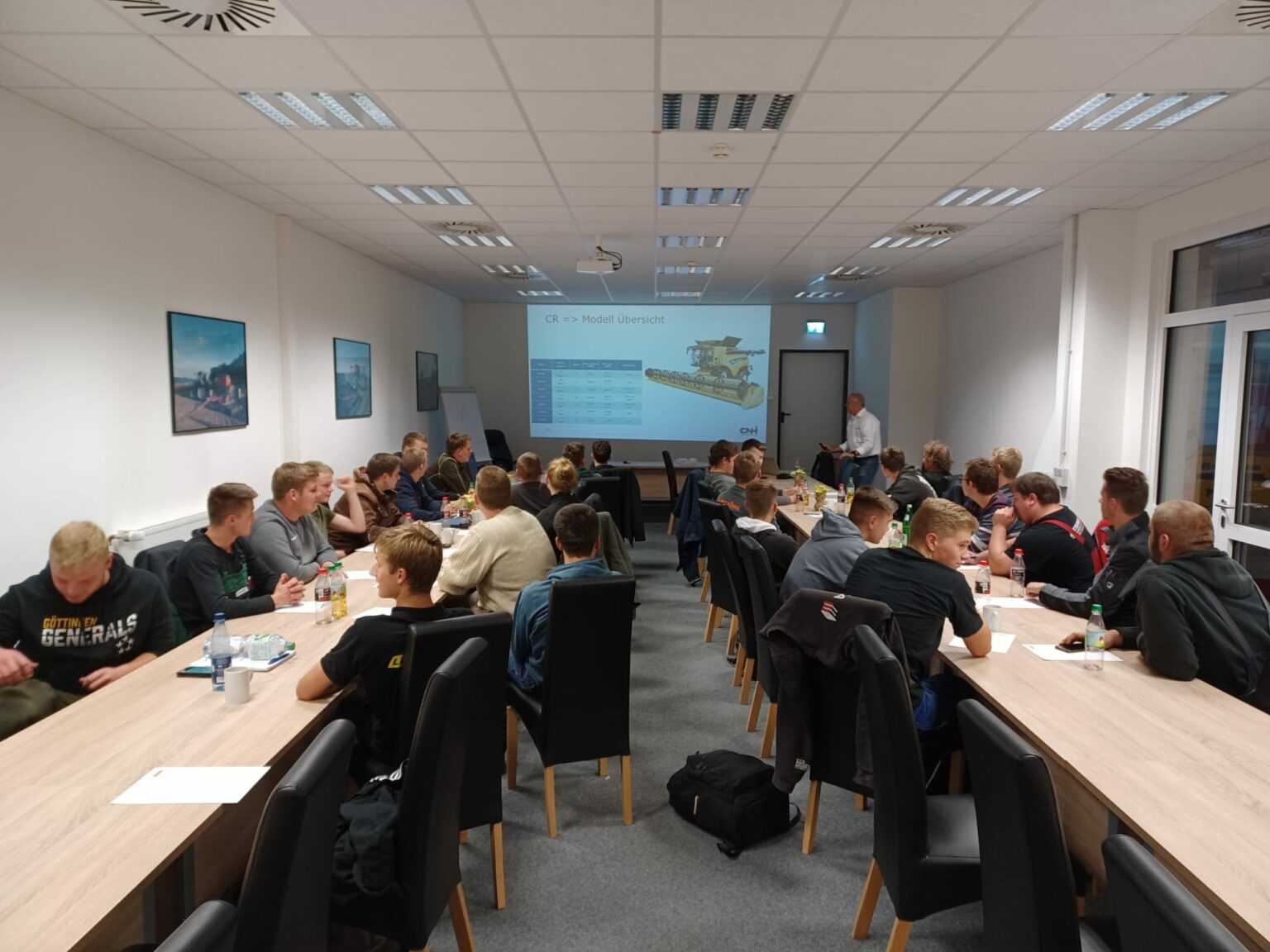 Theorie praktisch erleben: Berufsschulklassen zu Besuch bei der NEWTEC ...